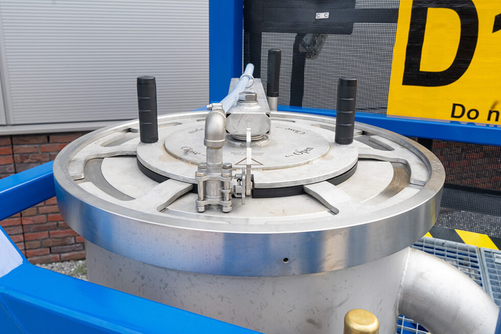 Dutch Filtration dual vessel filter unit: faster, safer, more ergonomic